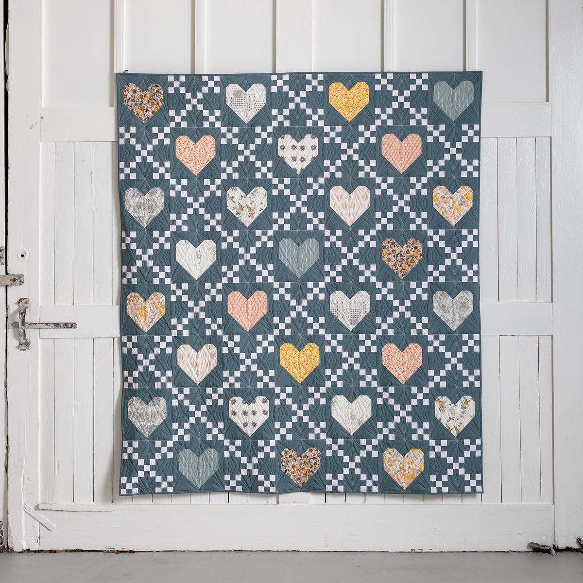 FREE Hexie Mirror Quilt Pattern – Lo & Behold Stitchery