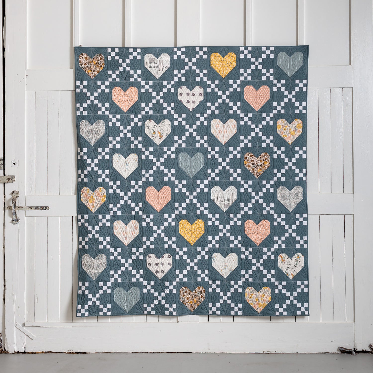 FREE Hexie Mirror Quilt Pattern – Lo & Behold Stitchery
